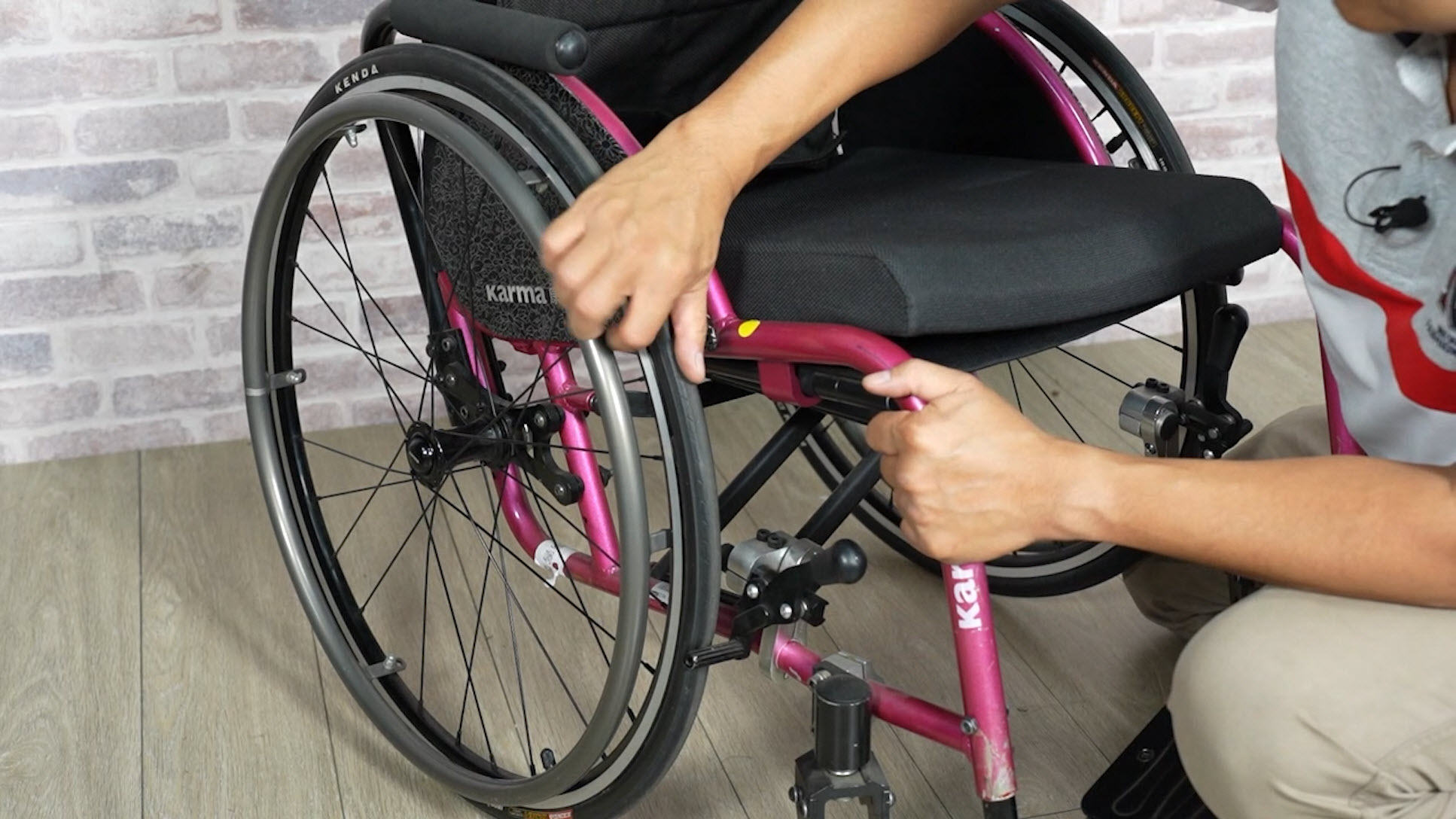 How to adjust the rear wheel camber angle of the active wheelchair ...